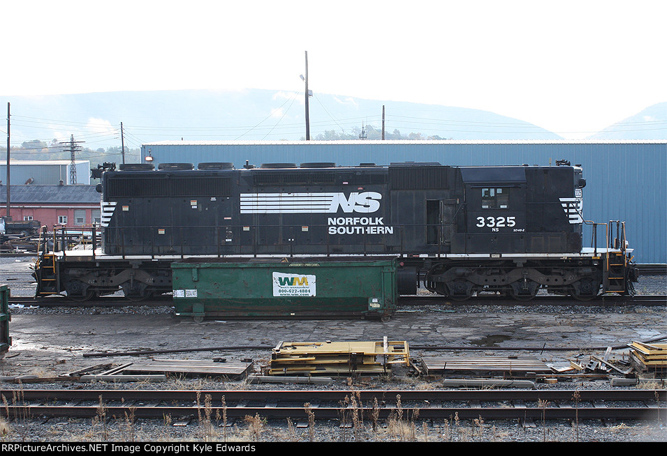NS SD40-2 #3325